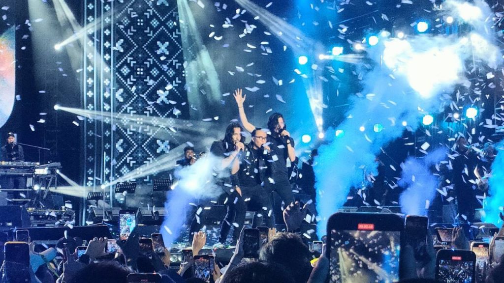 Konser Dewa 19 di Bandung Sukses Memikat Fans dari Lintas Generasi ...