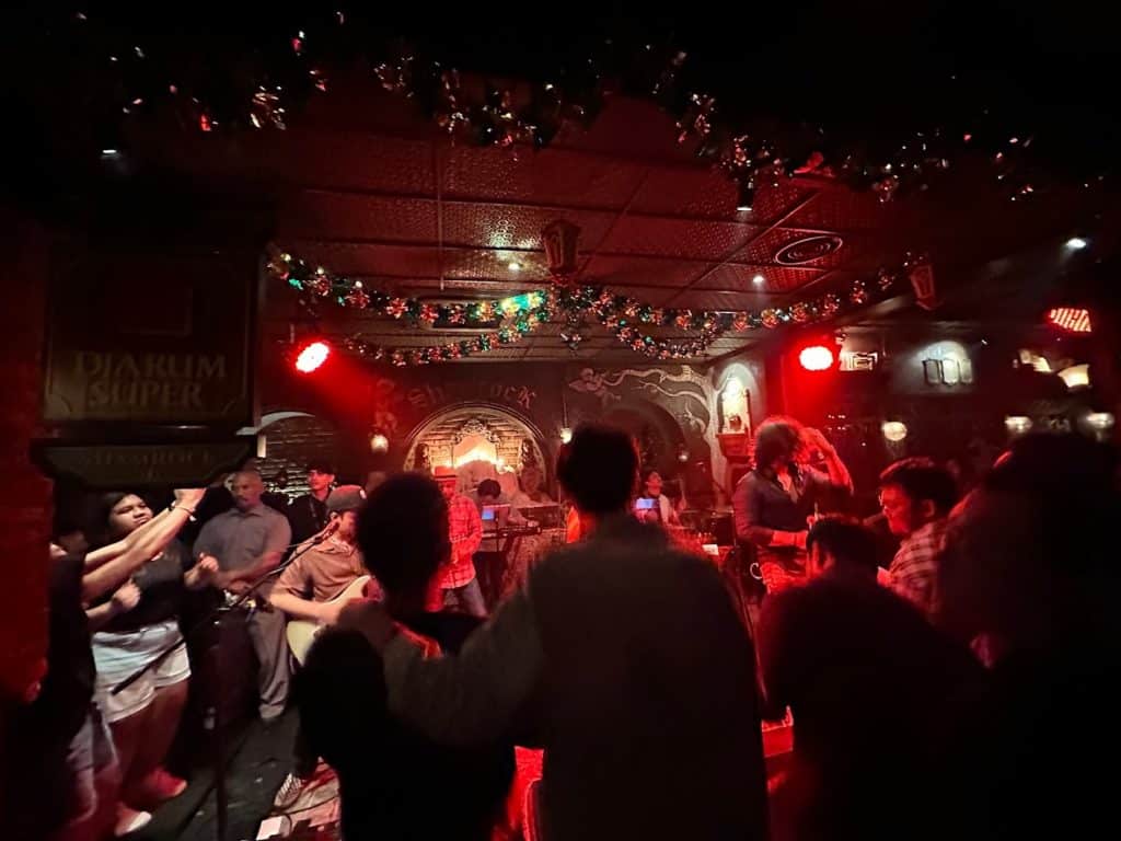 12 Cafe Live Music Jakarta Terbaik: Murah dan Hits! - Dewatiket.id