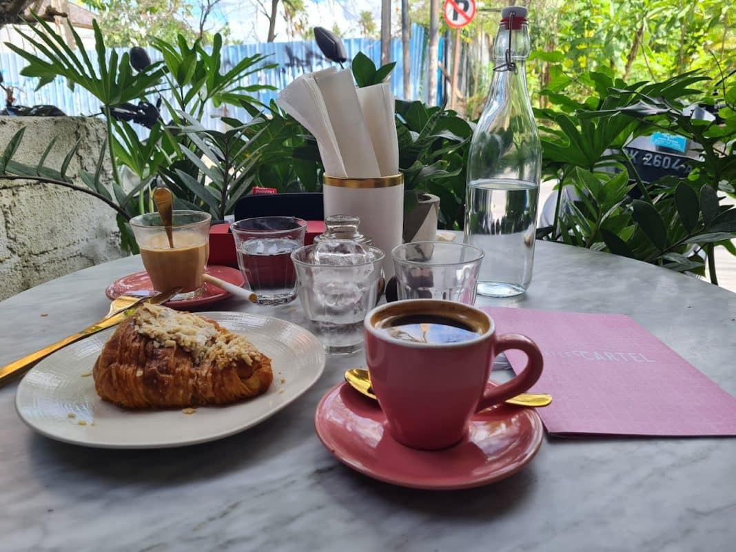 15 Cafe di Bali yang Instagramable Buat Kamu Kunjungi 2025! - Dewatiket