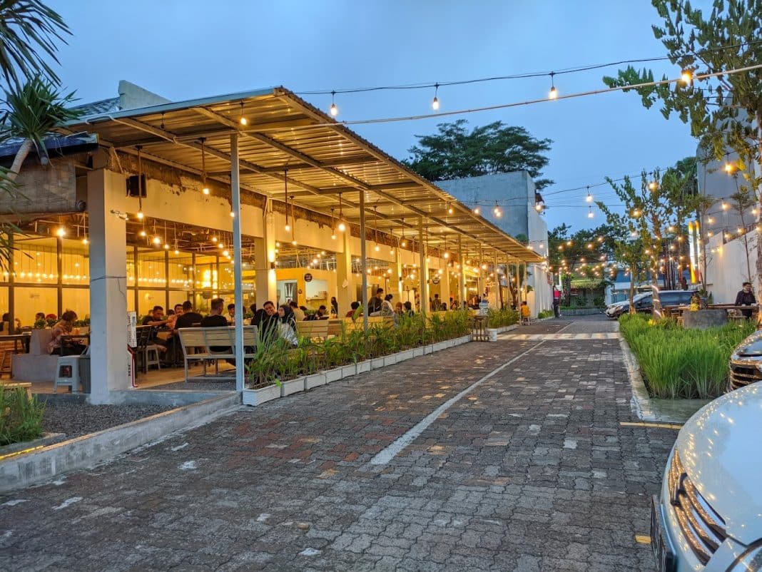 20 Cafe di Surabaya yang Murah dan Aesthetic 2025! - Dewatiket