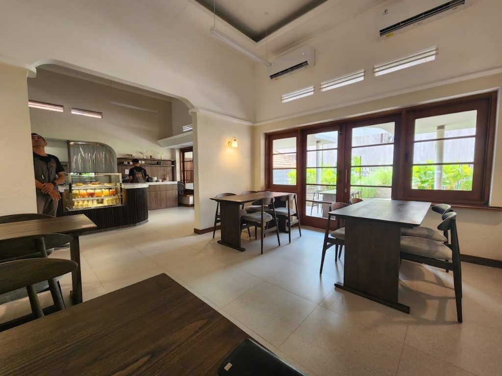 20 Cafe di Surabaya yang Murah dan Aesthetic 2025! - Dewatiket