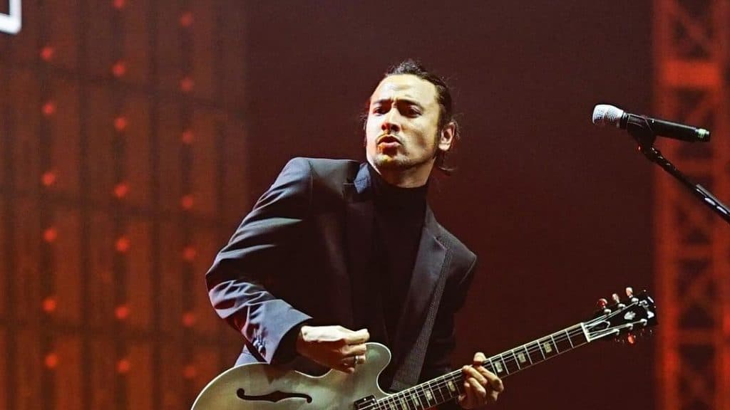 Profil Marcello Tahitoe: Orang Tua, Istri, dan Karier Musik! - Dewatiket