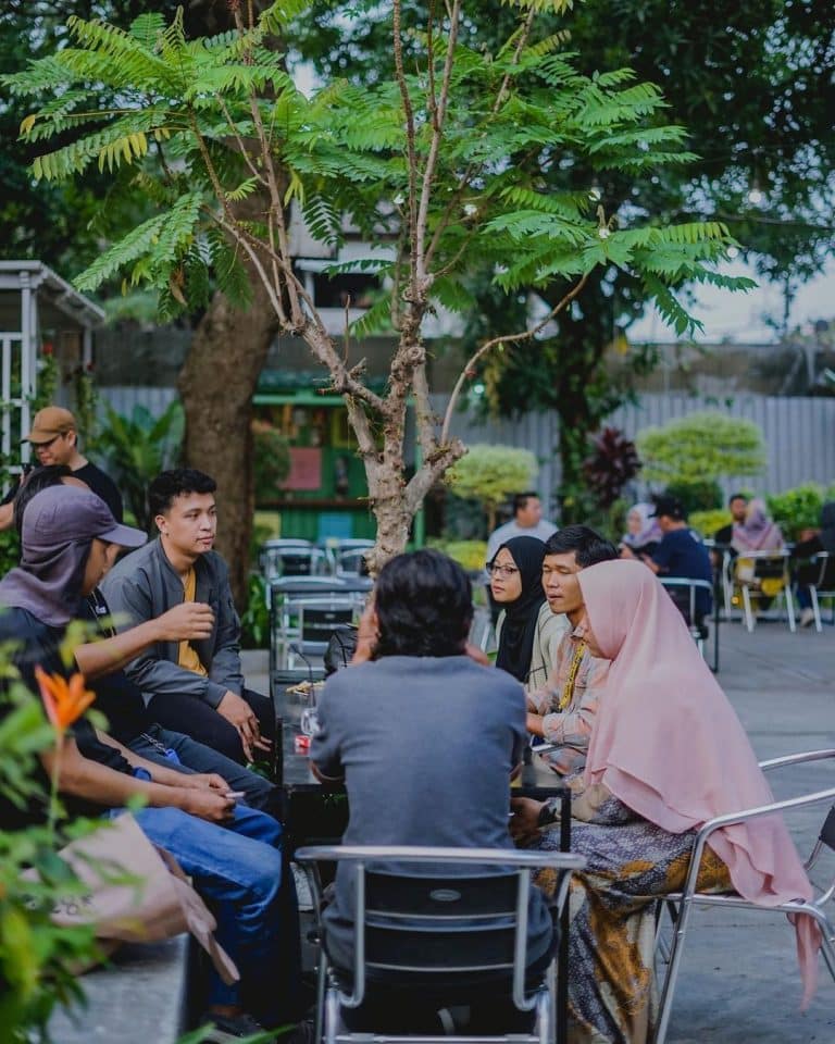 10 Cafe Karawang Instagramable Terbaik: Murah dan Estetik! - Dewatiket