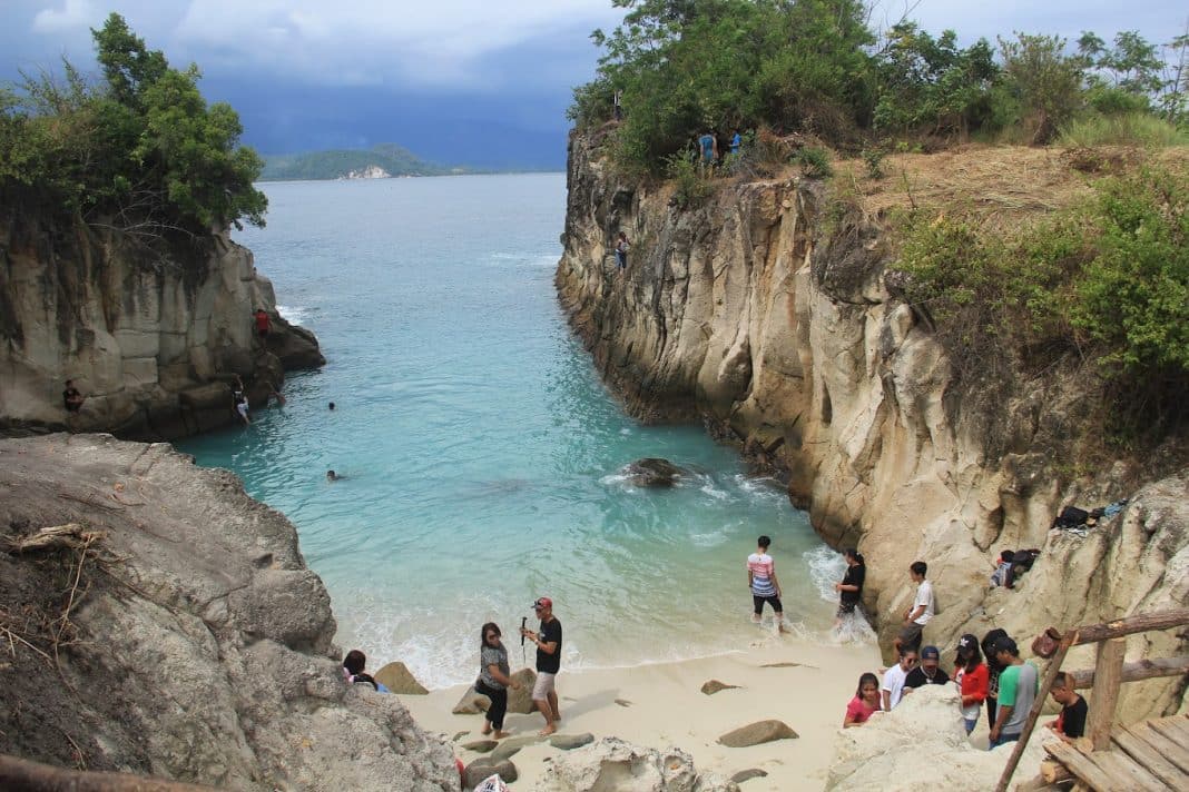 15 Tempat Wisata di Manado yang Lagi Trend 2025 - Dewatiket