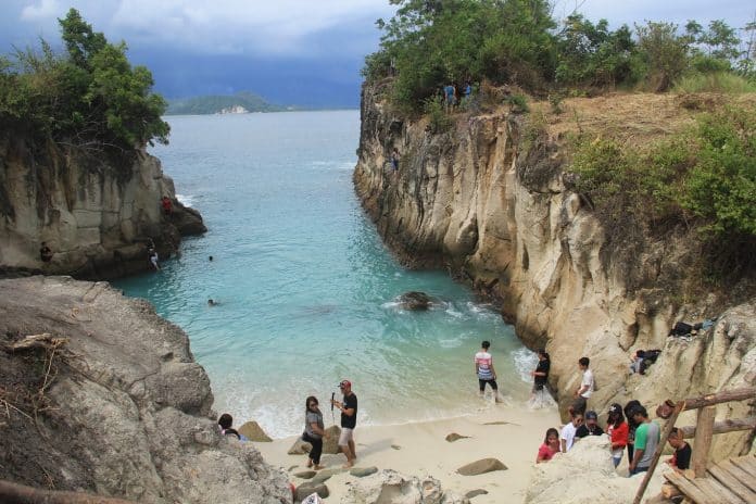 15 Tempat Wisata di Manado yang Lagi Trend 2025 - Dewatiket