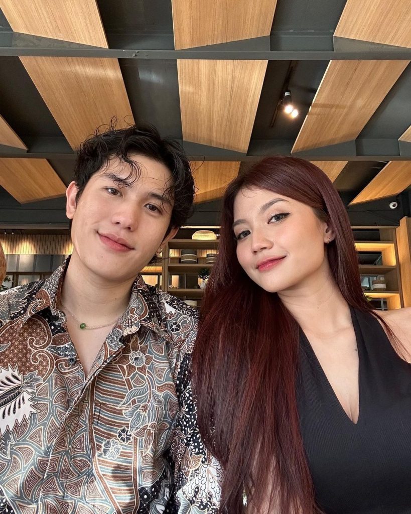 11 Penyanyi yang Menikah dengan Penyanyi Terbaru 2024 - Dewatiket