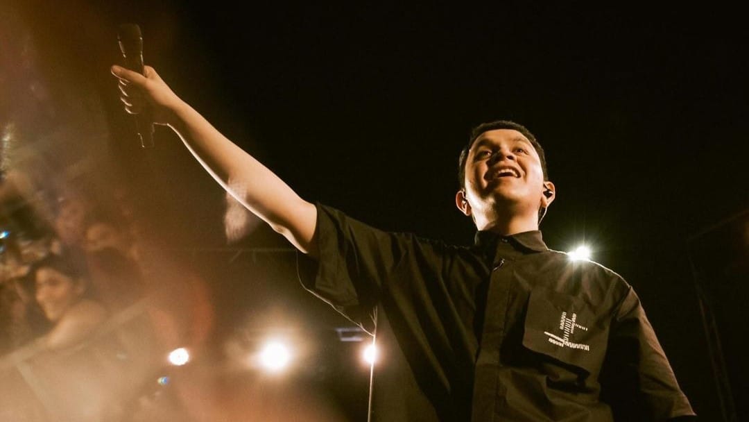 15 Lagu Tulus Terbaru yang Lagi Viral Banget di Tahun 2025! - Dewatiket