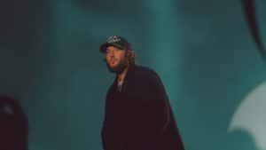 5 Makna Lagu Cars Outside - James Arthur yang Relate Banget! - Dewatiket