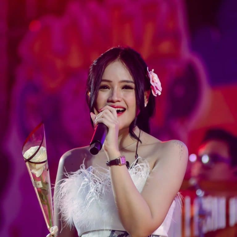 30 Penyanyi Pendatang Baru Indonesia 2025: Muda dan Hits! [Update] - Page 2 of 4 - Dewatiket