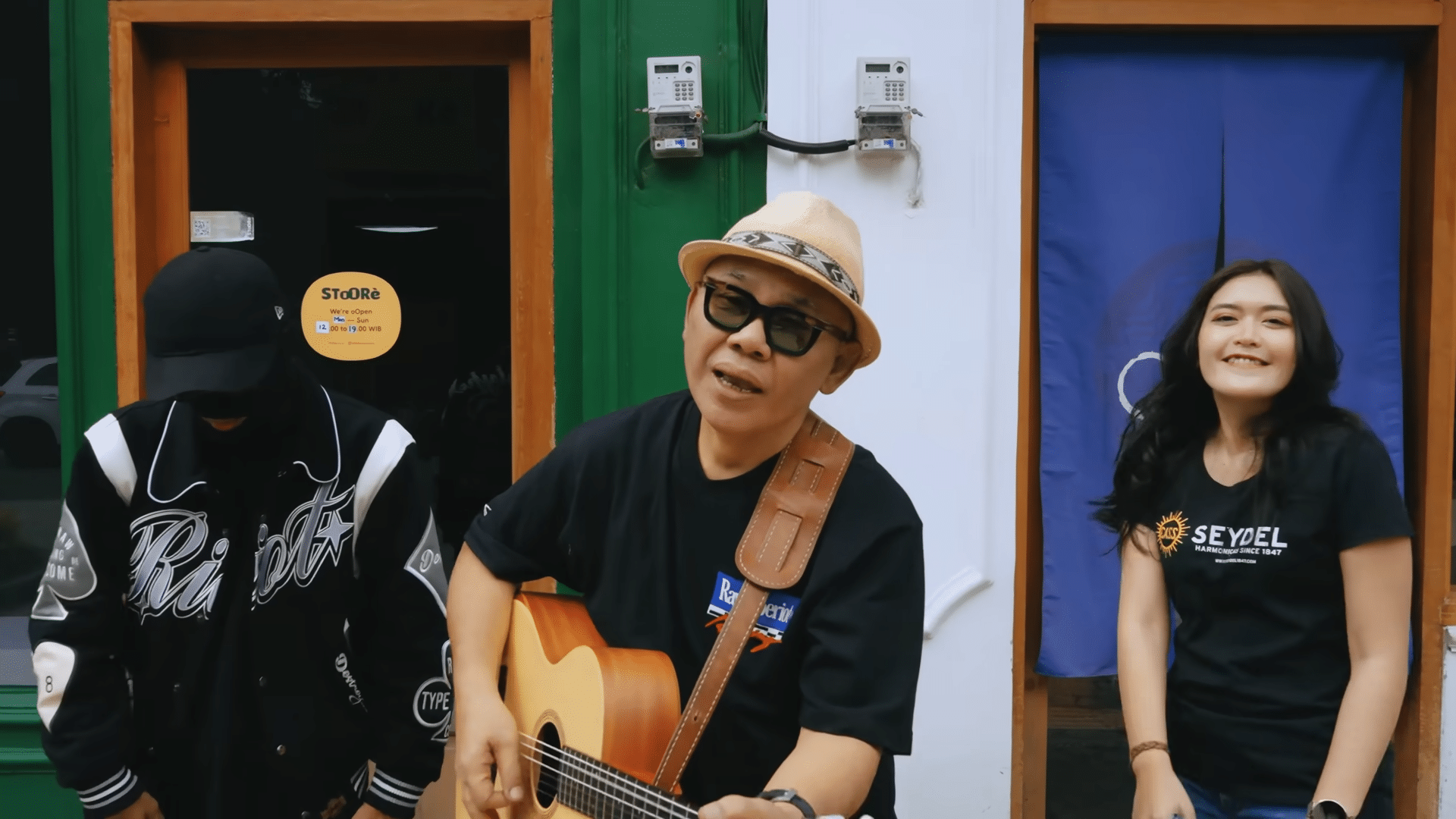 10 Lagu Sunda Viral yang Cocok Diputar Waktu Nongkrong! - Dewatiket